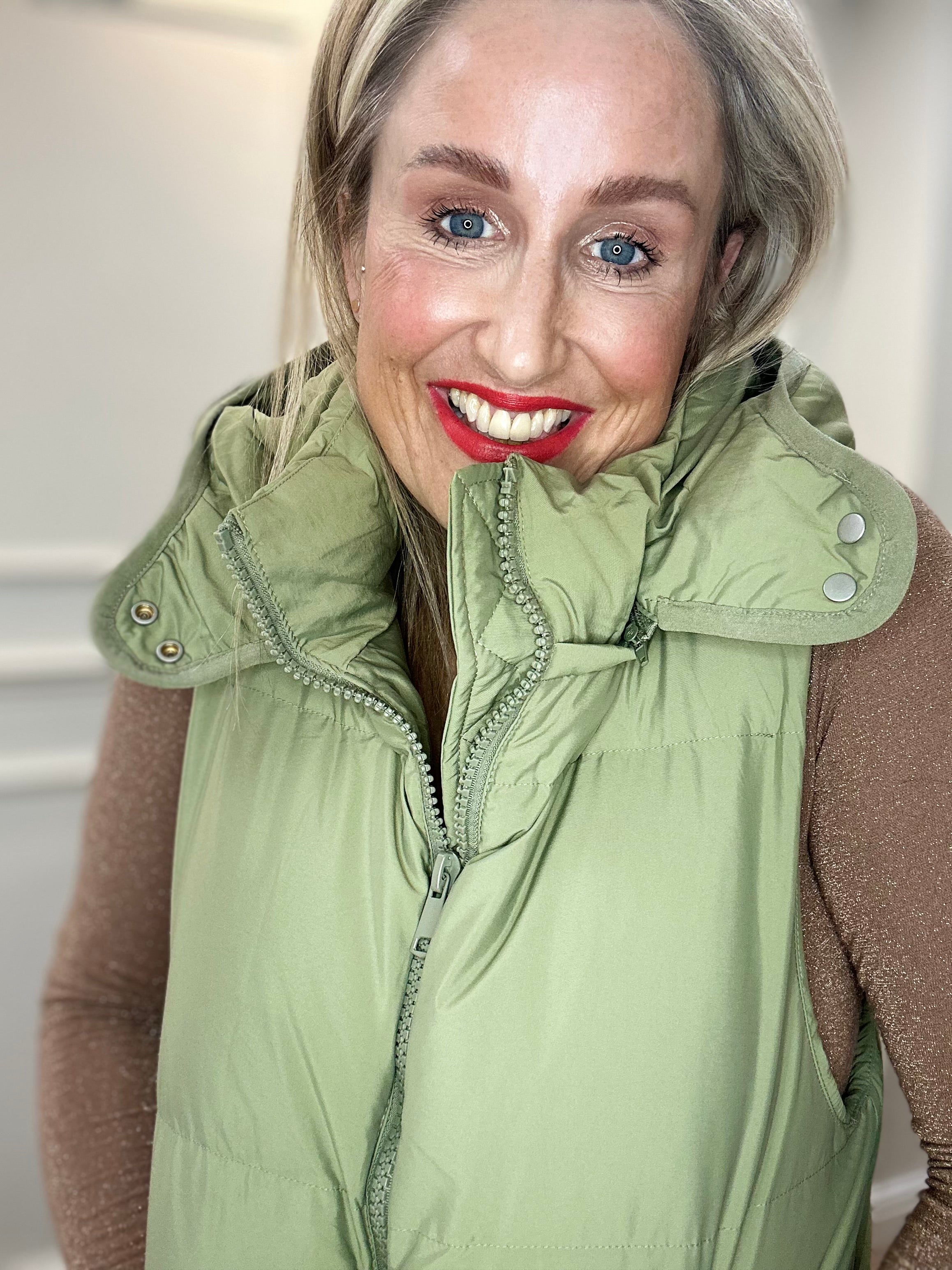 Gena Hooded Puffer Gilet, Khaki – Wardrobe At The Cross